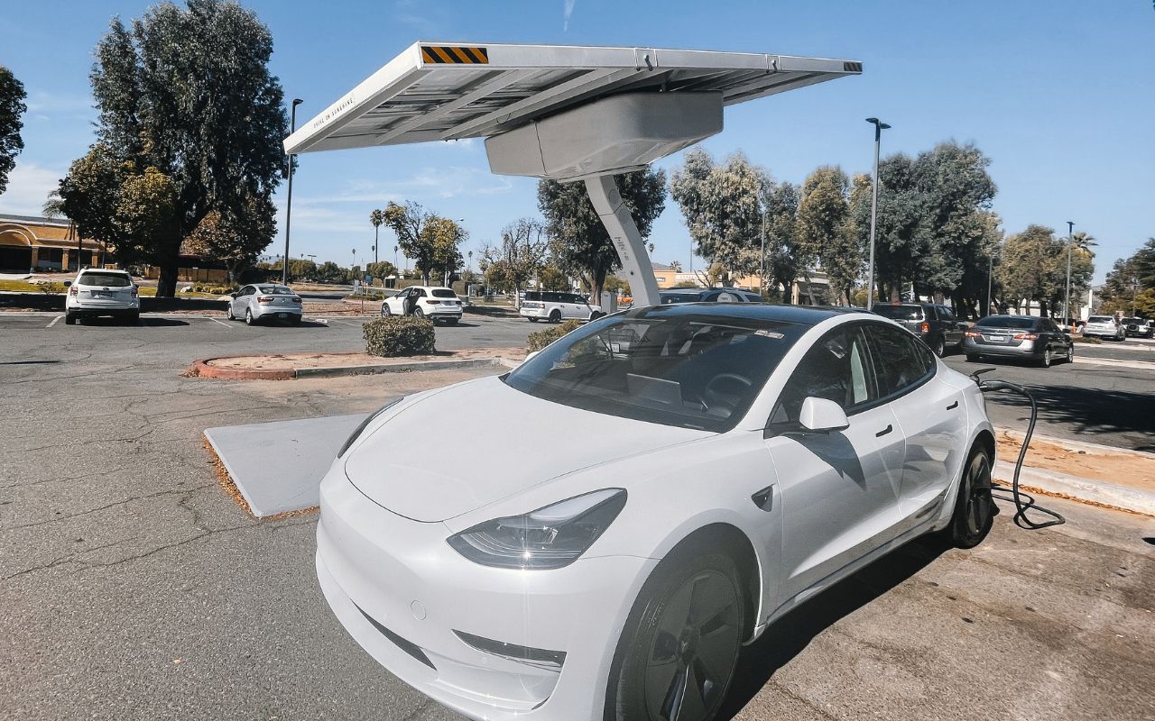 EV Charging With Solar: How To Maximize Your Solar Investment | EV-America